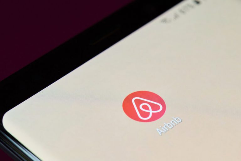 Airbnb Self-Check-In: How It Works and How to Set Up